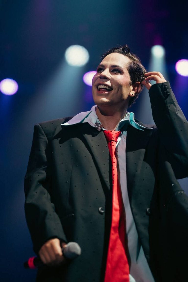 CHRISTIAN CHÁVEZ INICIA TOUR PELO BRASIL COM SHOW SOLD OUT NA TEATRO ...