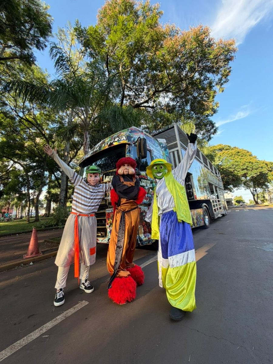 PELA PRIMEIRA VEZ EM GUAPORÉ, CARRETA DA ALEGRIA LEVA PASSEIOS ANIMADOS ...